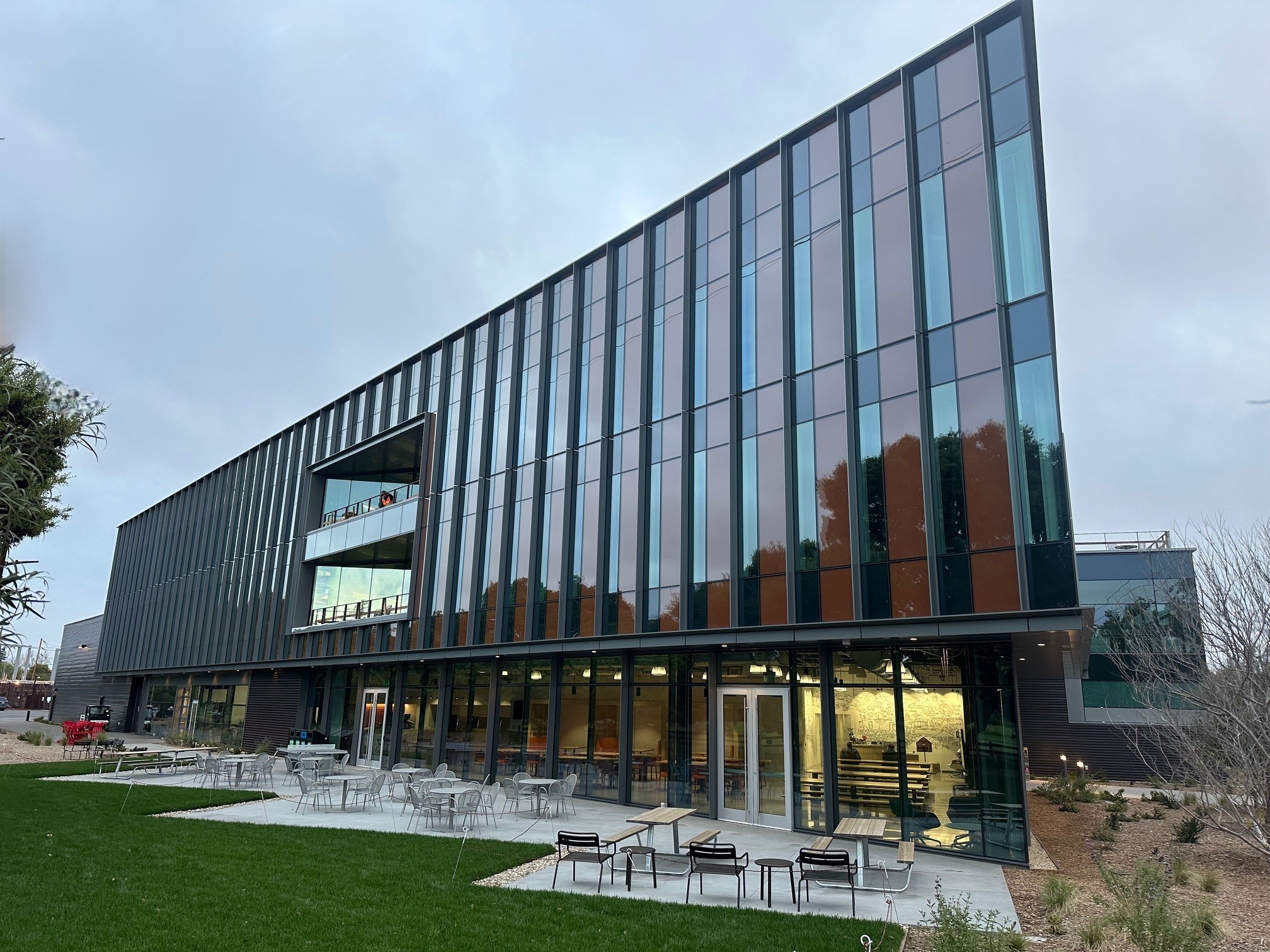 Stanford University LBRE - Bagatelos Architectural Glass Systems